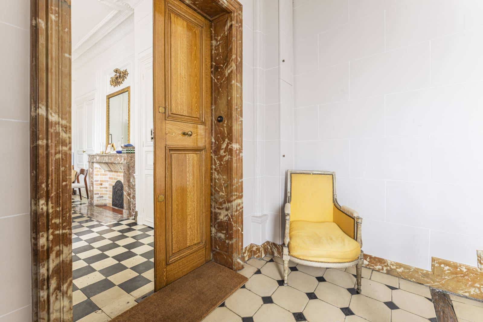 Paris apartment 6th: Rue de Savoie – Odéon Metro